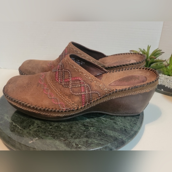 Clarks | Shoes | Clarks Artisan Brown Distressed Leather Clogs | Poshmark